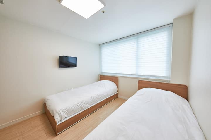 [신규오픈]위치좋은 123hostel/디럭스트윈(3인실) - 서울특별시