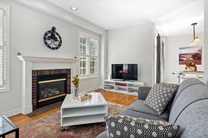 The Cozy Corner House In The Richmond Hill - Richmond Hill