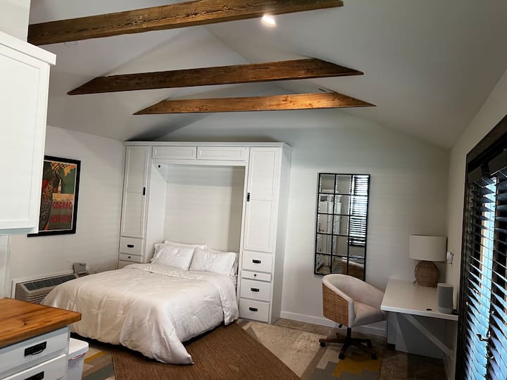 Cozy Garden District Studio - Louisiana State University, Baton Rouge