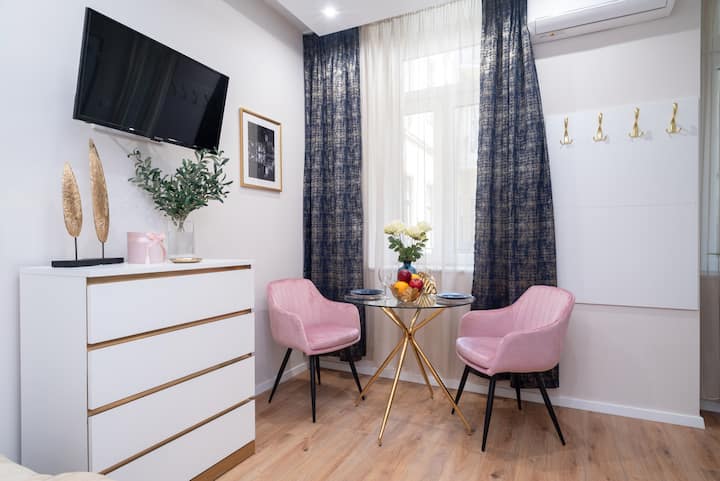 Romantic Design Enclave | Central | Free Parking - Budapeşte