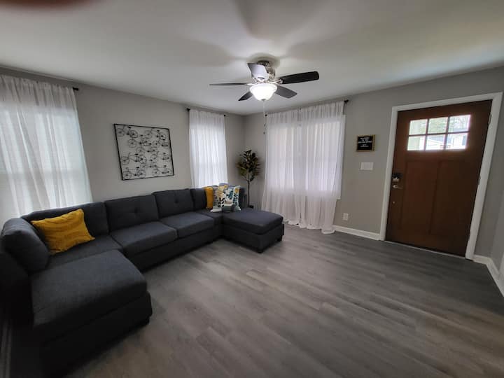 Cozy Cottage | Free Parking | West Evansville - Evansville, IN