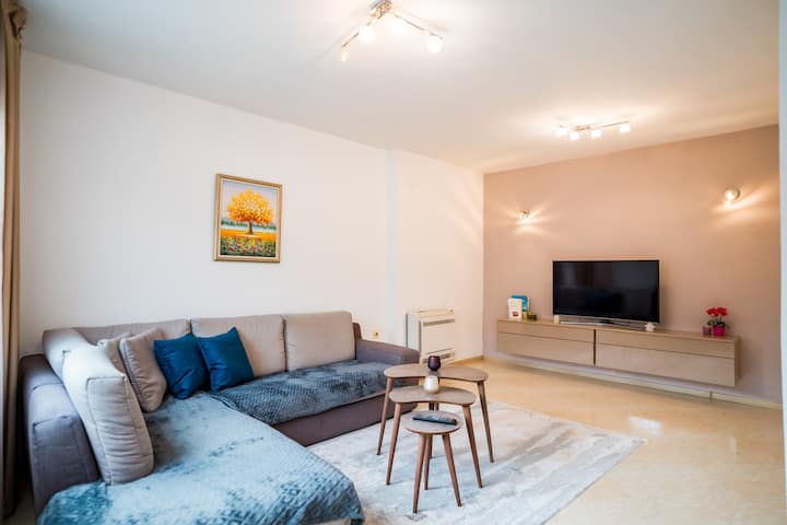 Black Sea Luxury 2bdrm Apartment - Varna