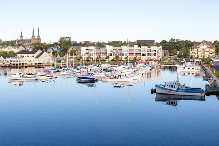 Luxury - King Bed - Downtown - Charlottetown