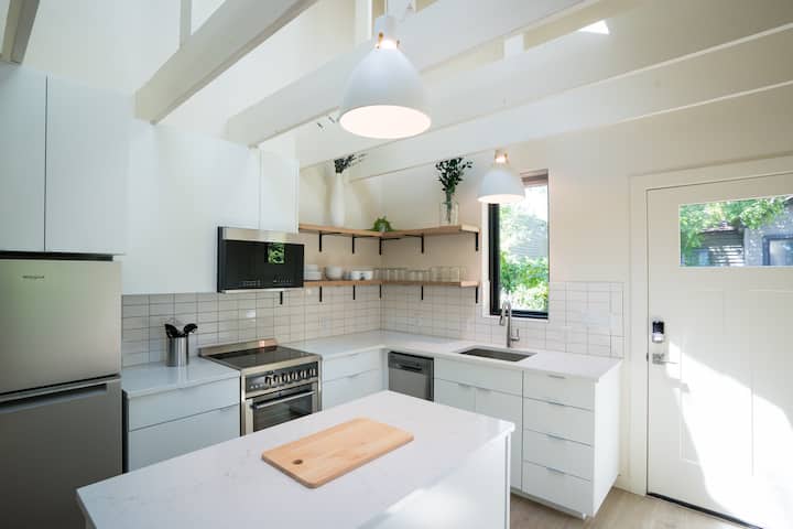 Downtown With Hot Tub And Fenced-in Yard - Bend, OR