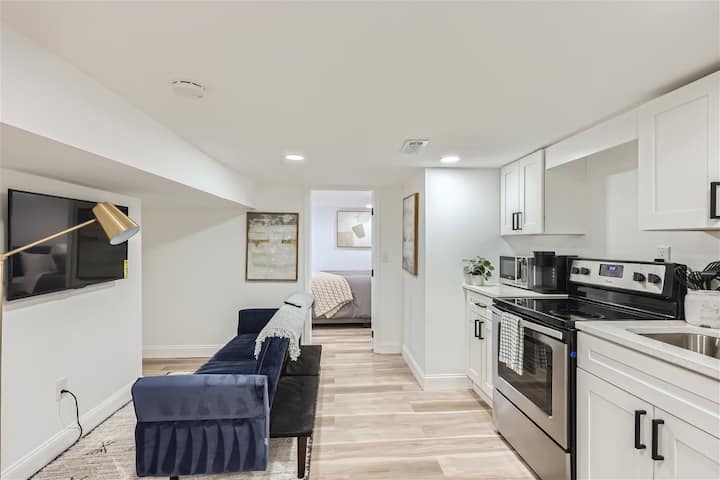 Chic Urban Oasis: Stylish Home - Baltimore, MD