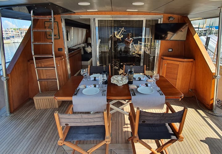 Yacht Vida In Rada A Porto Azzurro - Tuscany