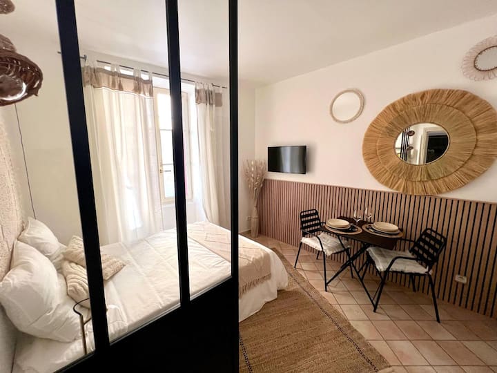 Agréable Studio En Centre Ville - Gare TGV - Avignon