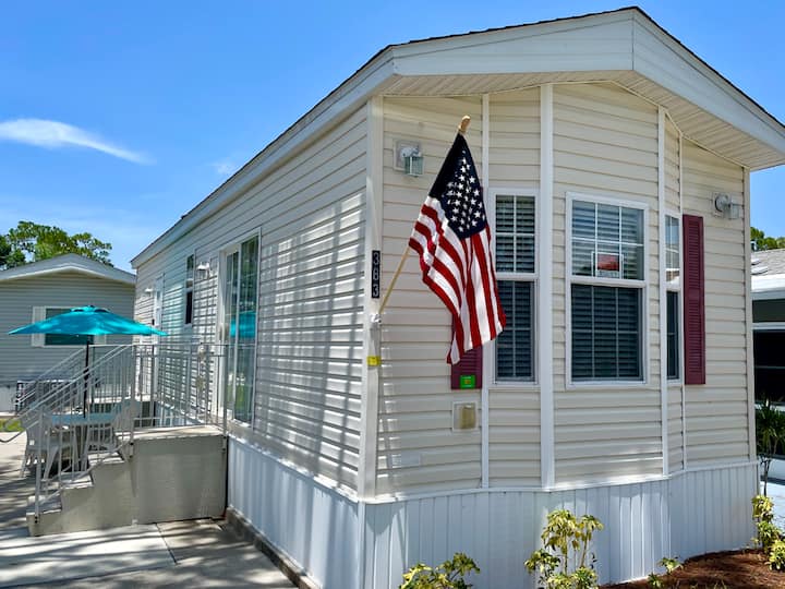 Comfy Sun Outdoors Home - Lakewood Ranch, FL