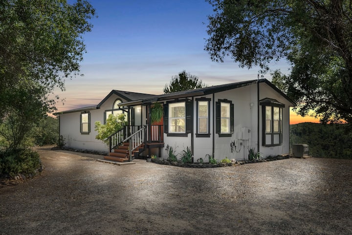 Mountain Family & Pet Home - Hot Tub- Scenic View - Murphys, CA