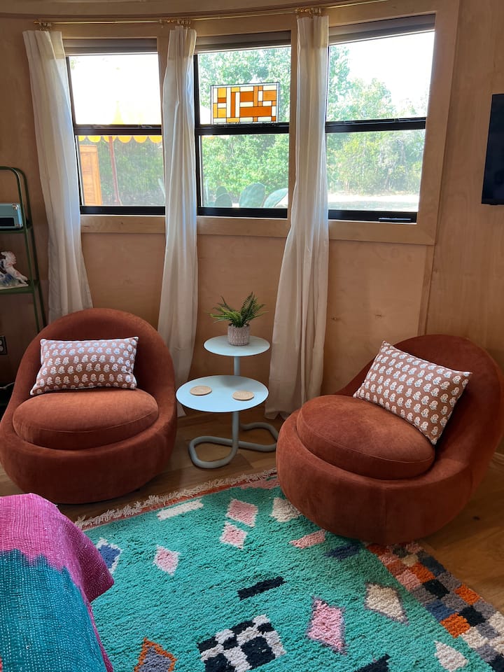 Silo House - 3 Acres +Pool +Outdoor Shower  “Opal” - Austin, TX