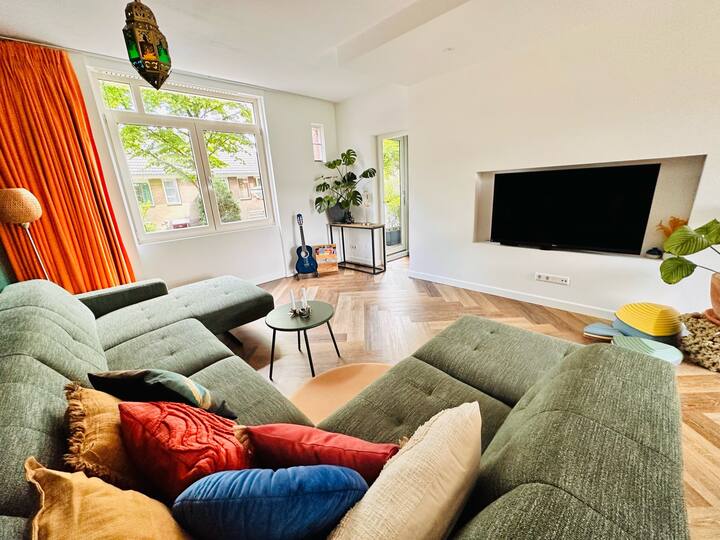 Uniek Twee Verdiepingen Appartement Met Tuin. - Amsterdam