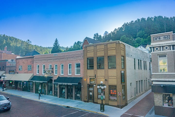 The Gold Dust Suite W/view Overlooking Main St - Deadwood, SD