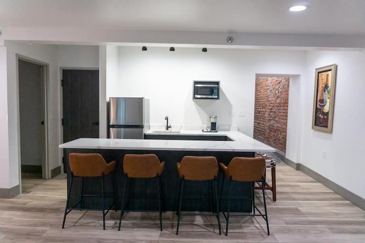King Executive 2 Room Suite On Main Street - Deadwood, SD