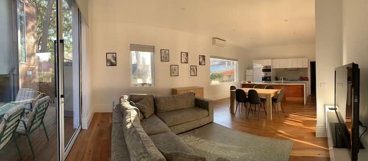 Stylish Room In St Kilda East -