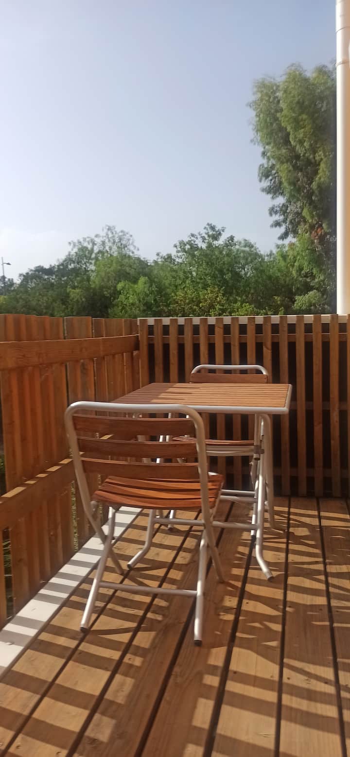 Studio Avec Balcon Et Piscine Dans Une Maison - Plage de Hyères