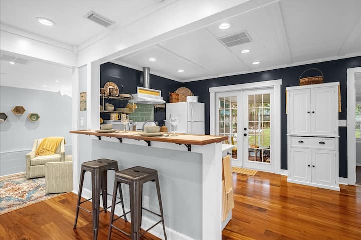 The Beekeeper's Cottage - Mount Dora, FL