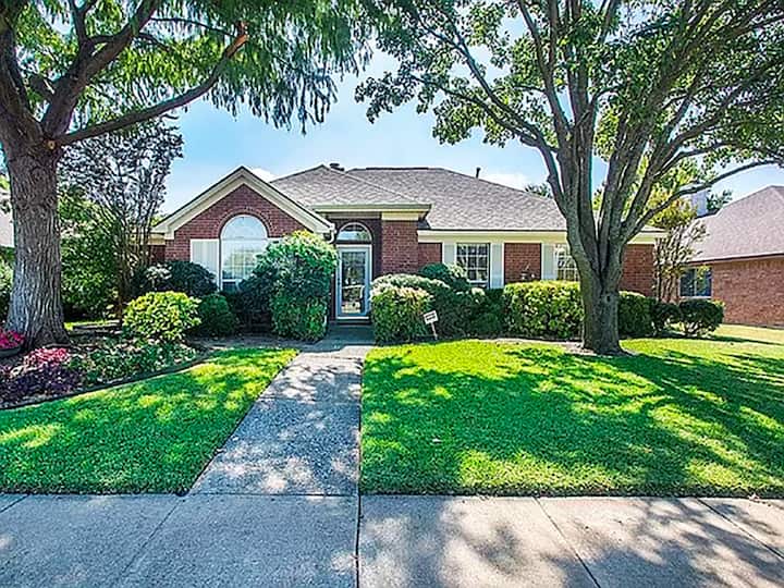 Pet-friendly 3-bedroom W/ Hot Tub - Allen, TX
