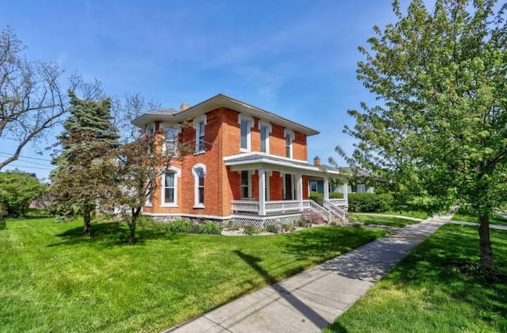 Soul Of Soha Historic Charmer 5 Br/4ba Sleeps 12! - South Haven, MI
