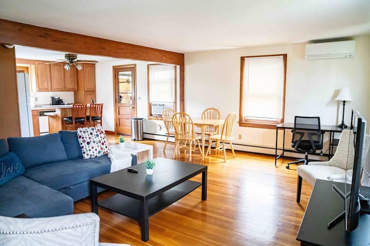 Whole House | Garage | Fenced Yard | Sleep 11 - Nashua, NH