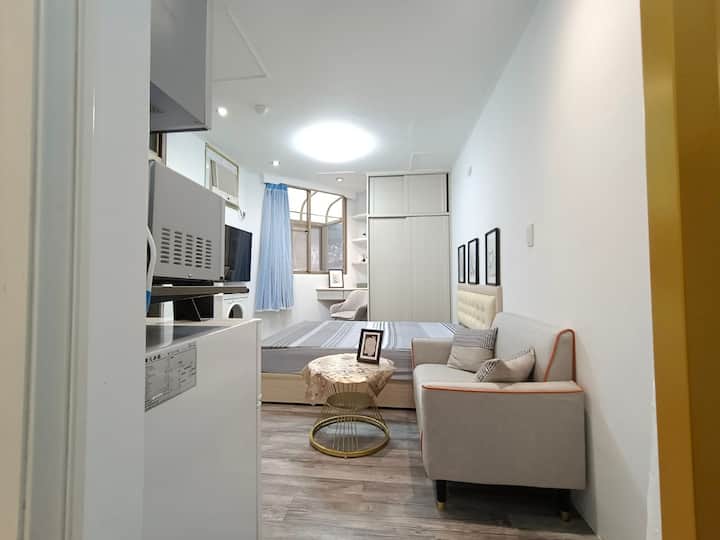 【New】l捷運旁|近西門步行街|中山文青市集|五星套房|陽台電梯|豪宅設計|頂級設備|友善外國人 - Taipei