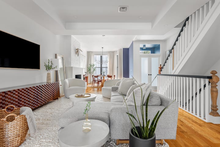 Modern Brooklyn Townhouse - Queens, NY