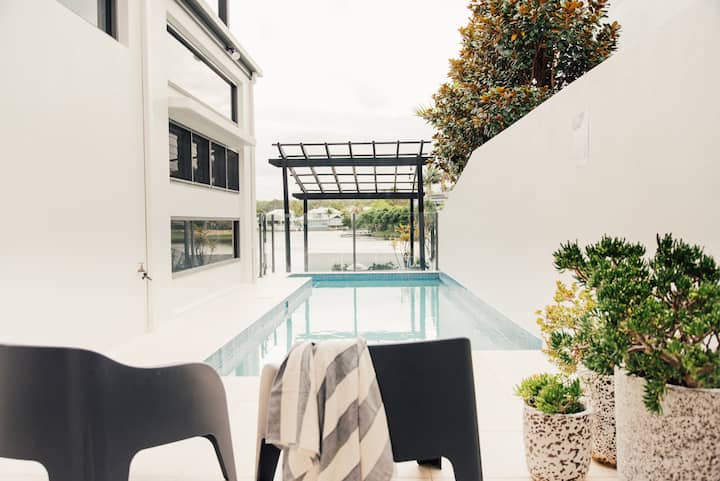 Riverfront View + Heated Pool + Ev Charger - Noosa Heads