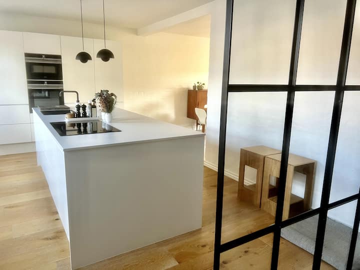 Stilfuldt Renoveret Byhus - Odense