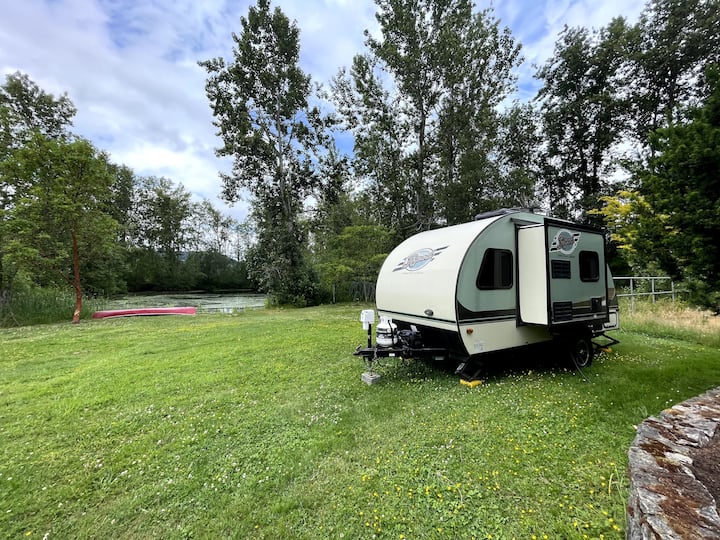 Secluded Pond-side Retreat - Sidney