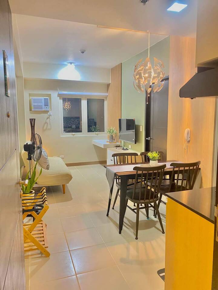 Stay At Seth's
One Regis Megaworld
Bacolod City - Bacolod