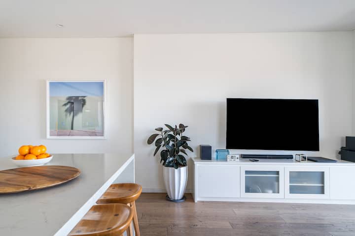 Stunning Tamarama Beach House - Sydney