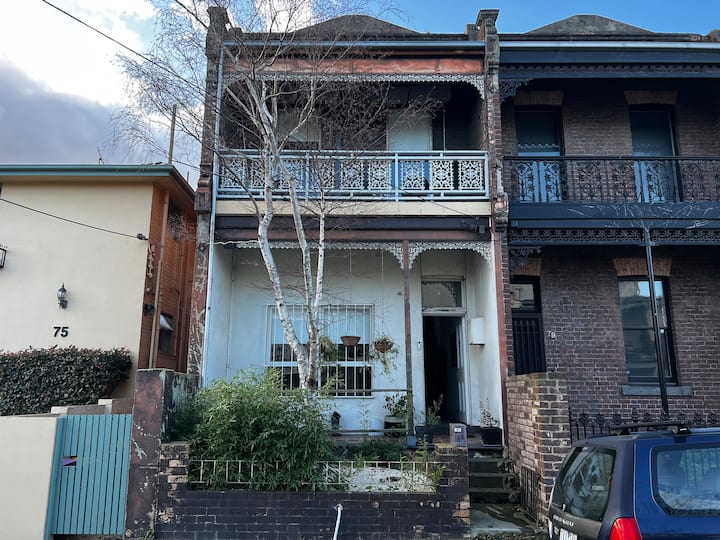 Room In Double-storey Terrace - Victoria