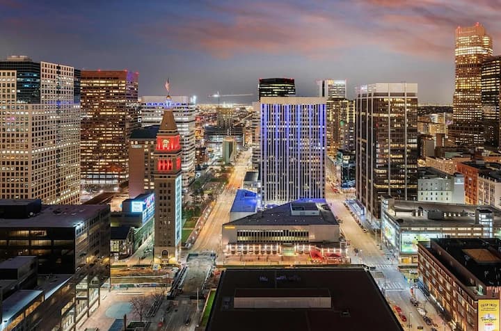 Downtown Large One Bedroom+ Parking - Denver, CO