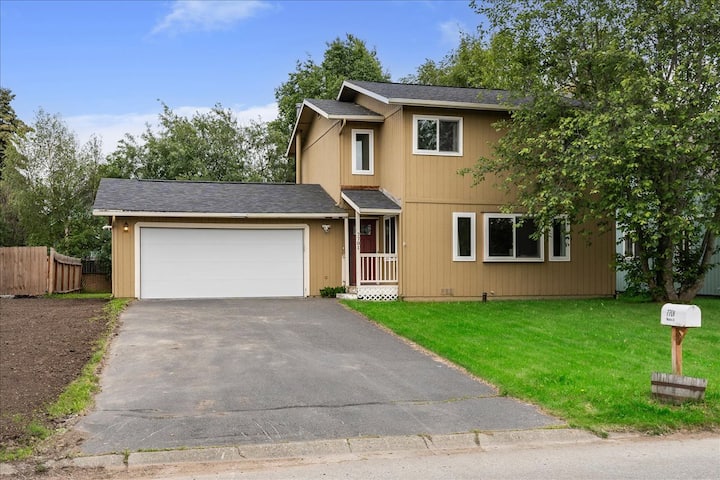 Stylish, Spacious, & Private 3 Bedroom Home - Anchorage, AK