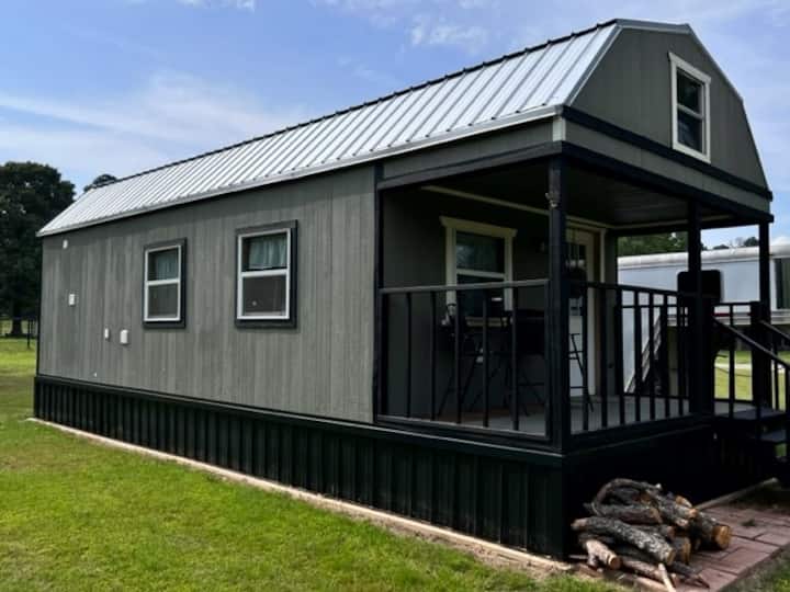 Aries' Cozy Country Cabin @ Vz Stalls ‘N Cabin - Van, TX