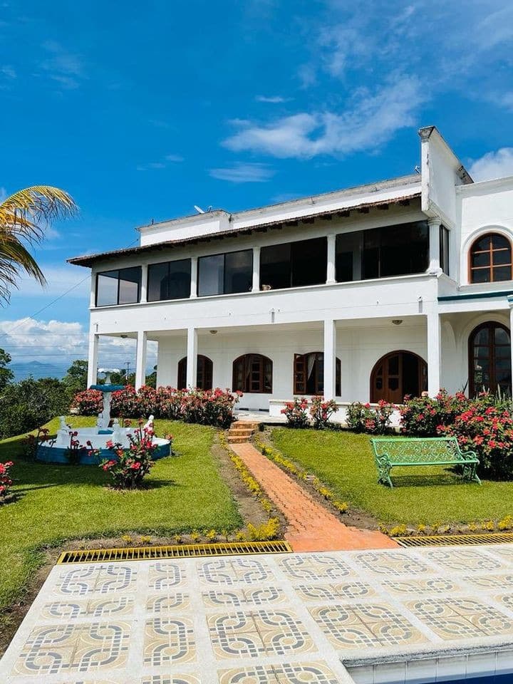Hermosa Finca En Cerritos - La Virginia