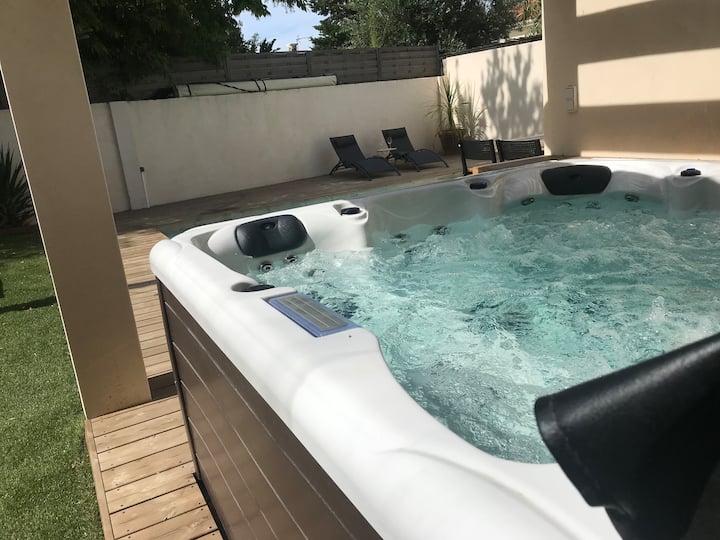 Jaccusi Privatif Profitez D’un Espace De Détente - Bouzigues
