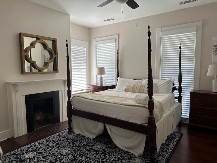 Treetop Hideaway At Forsyth Park - Savannah, GA