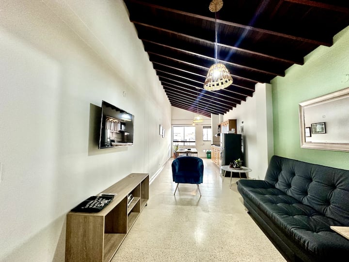 Cozy Balcony Apartment • Views & Home Office Space - Medellín