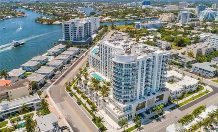 Fort Lauderdale Condo Beach + Rooftop Pools - Fort Lauderdale