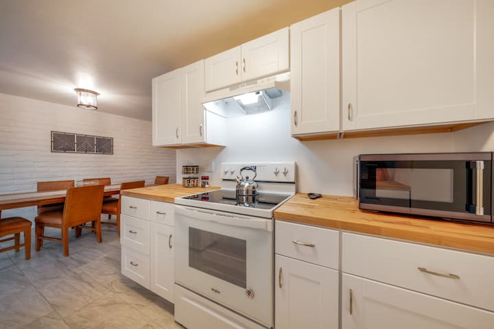 Central | Remodeled | 3 Br 2 Ba | Fenced | Clean - Tucson, AZ