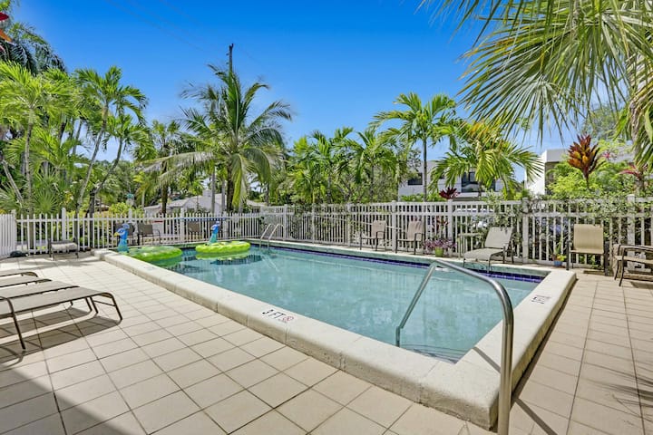 Cozy Mid-century Modernapartment - Fort Lauderdale, FL