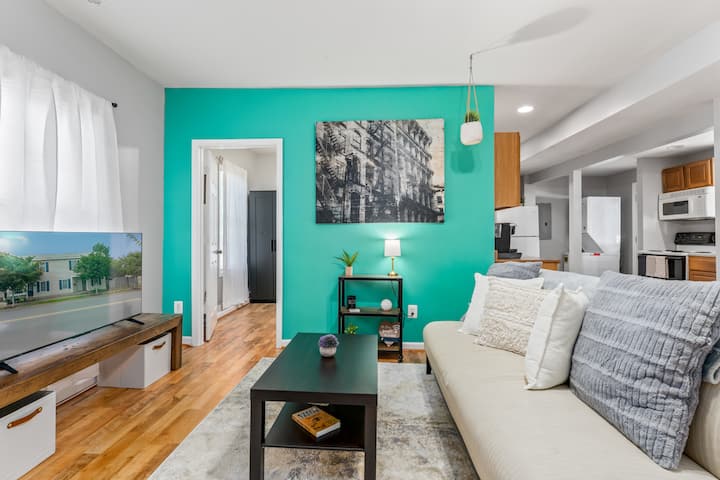 Extended Stay King & Queen Bed Suite Near Train - Fredericksburg