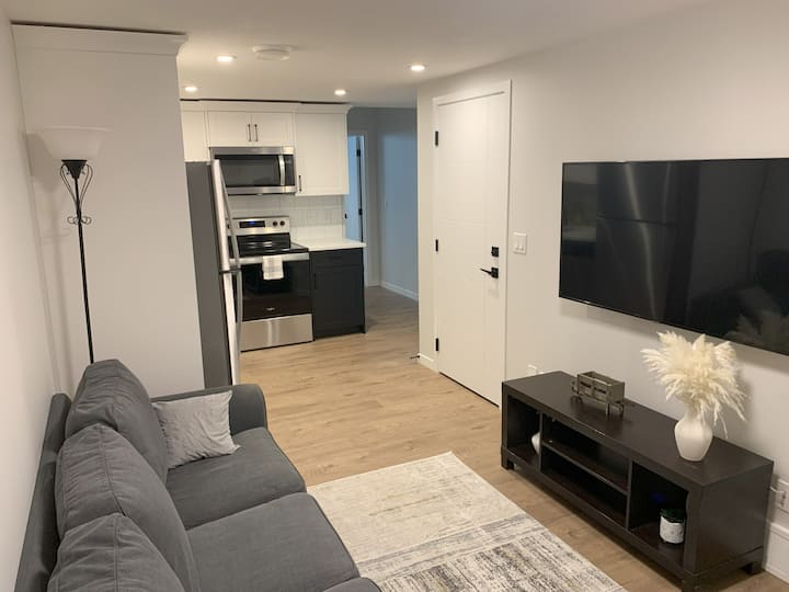 2 Bedroom Comfy Guest Suite - Calgary