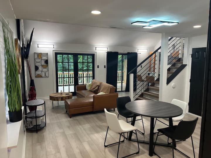 Trendy Three Story Three Br Townhouse|/\/\/\| - Marietta, GA