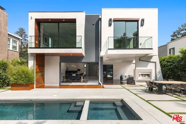 Modern Beverly Hills 5 Bdr Luxurious Gem W/ Pool - Los Angeles, CA