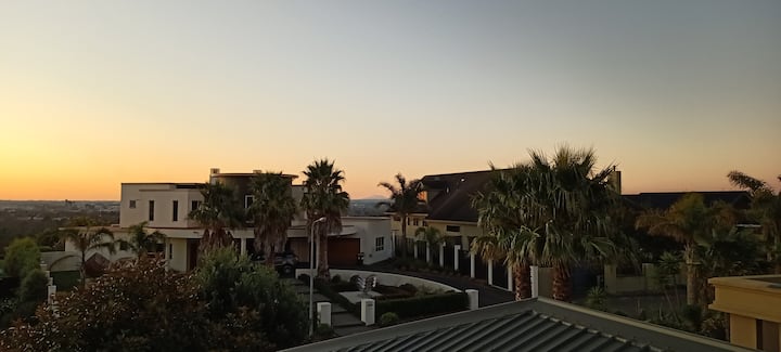 Wow!  Large Home, 3 Beds/3 Baths, Families/groups - Palmerston North