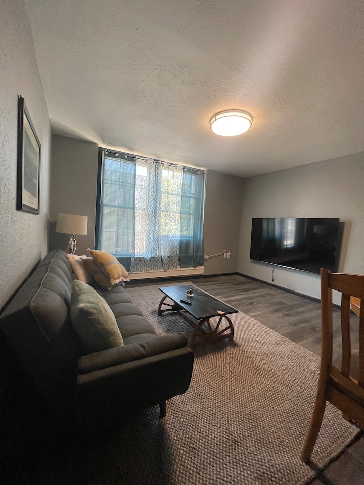 75" Screen Tv Walkable Downtown - Bismarck, ND