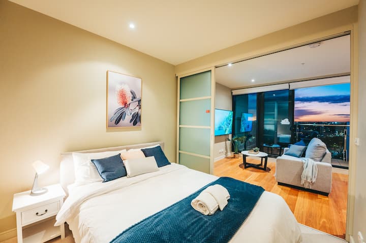 Homely Cbd Suite With Pool & Gym - Melbourne