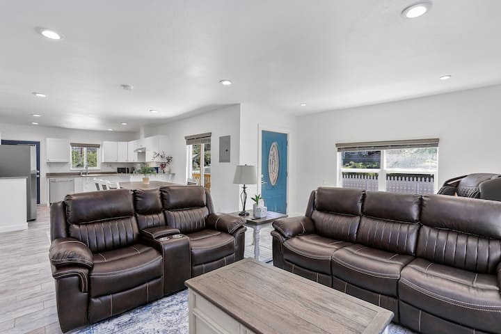 Clean, Comfortable & Cozy! (Unit A) - The Dalles, OR