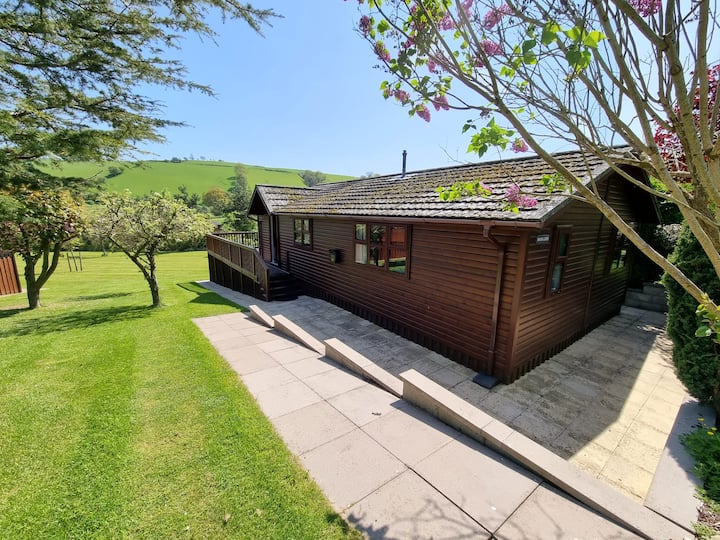 Dog-friendly Lodge Near Welshpool - National Trust - Powis Castle and Garden